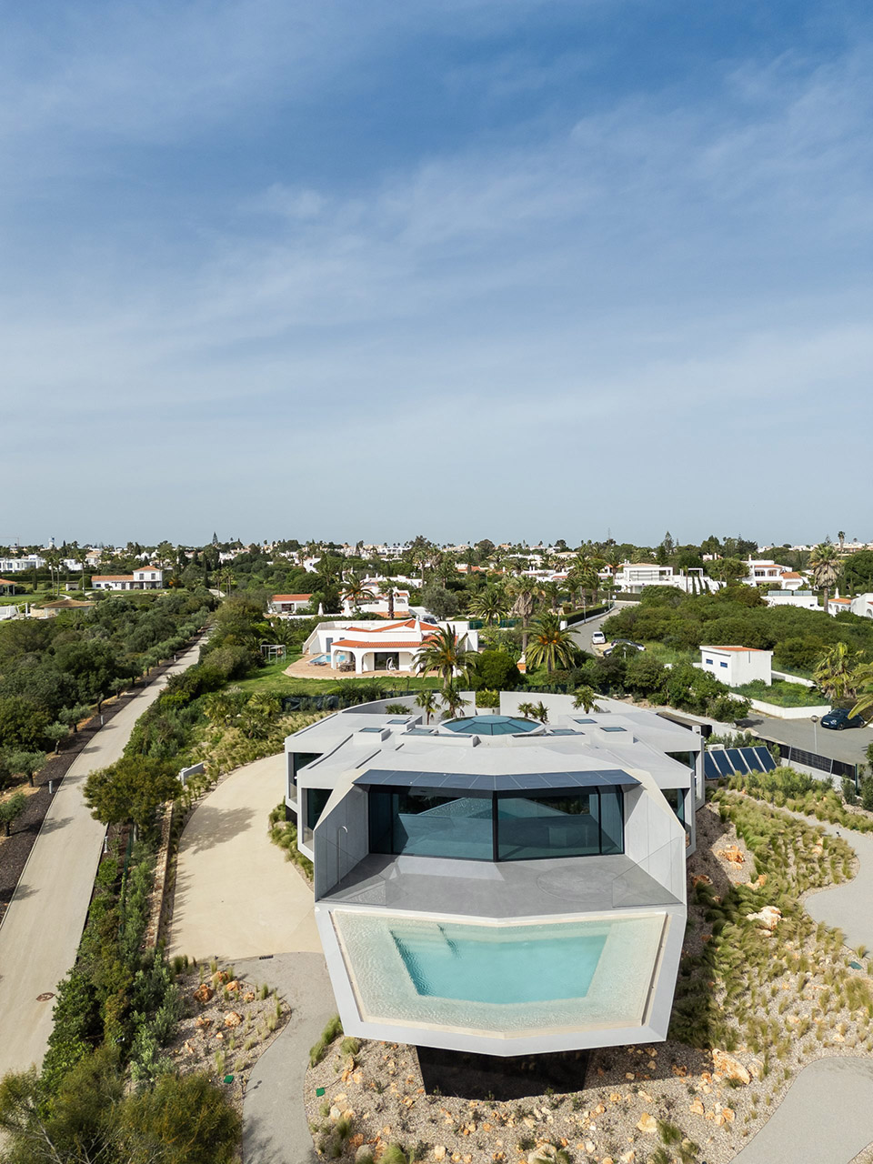 Sky Base One by Bespoke Architects - 谷德设计网