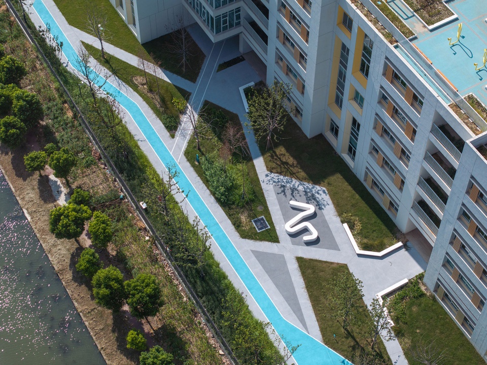 Jiading New City of Shanghai Experimental School by da landscape - 谷德设计网