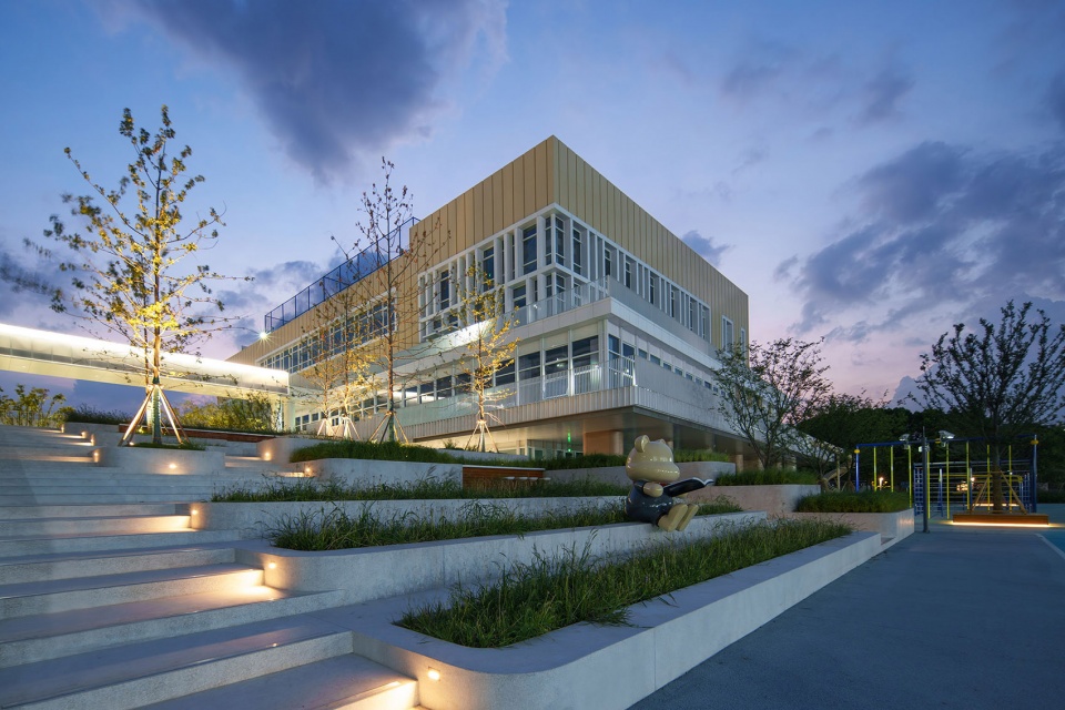 Jiading New City of Shanghai Experimental School by da landscape - 谷德设计网