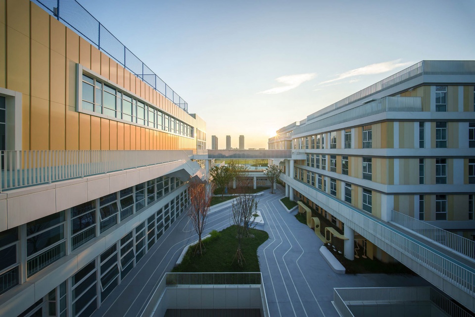 Jiading New City of Shanghai Experimental School by da landscape - 谷德设计网