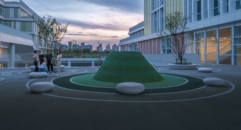 Jiading New City of Shanghai Experimental School by da landscape - 谷德设计网