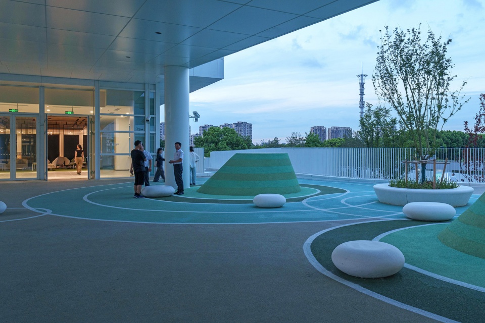 Jiading New City of Shanghai Experimental School by da landscape - 谷德设计网