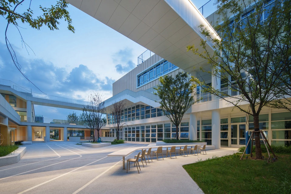 Jiading New City of Shanghai Experimental School by da landscape - 谷德设计网