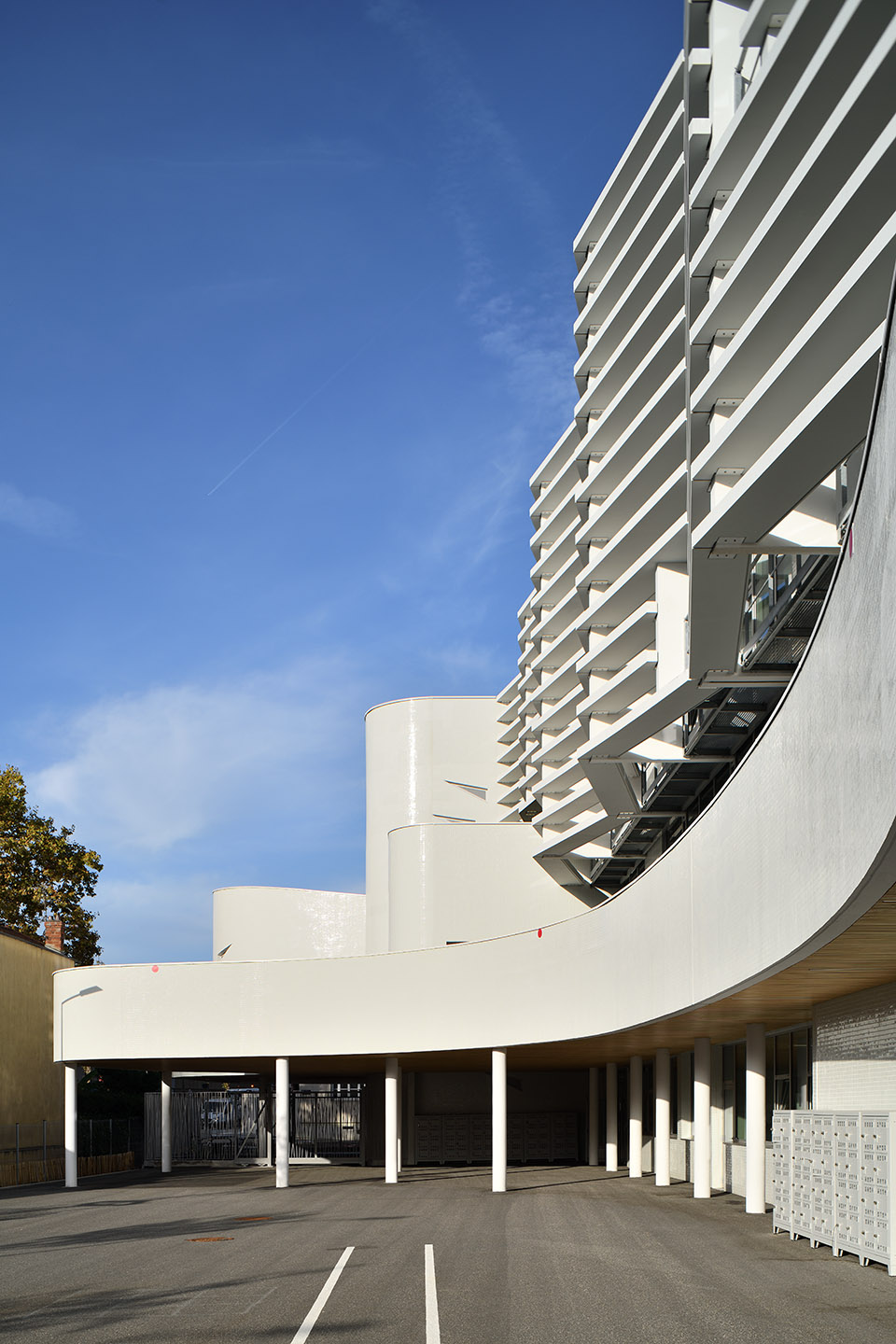 The College Chabroux by Jean Pierre Lott Architecte - 谷德设计网