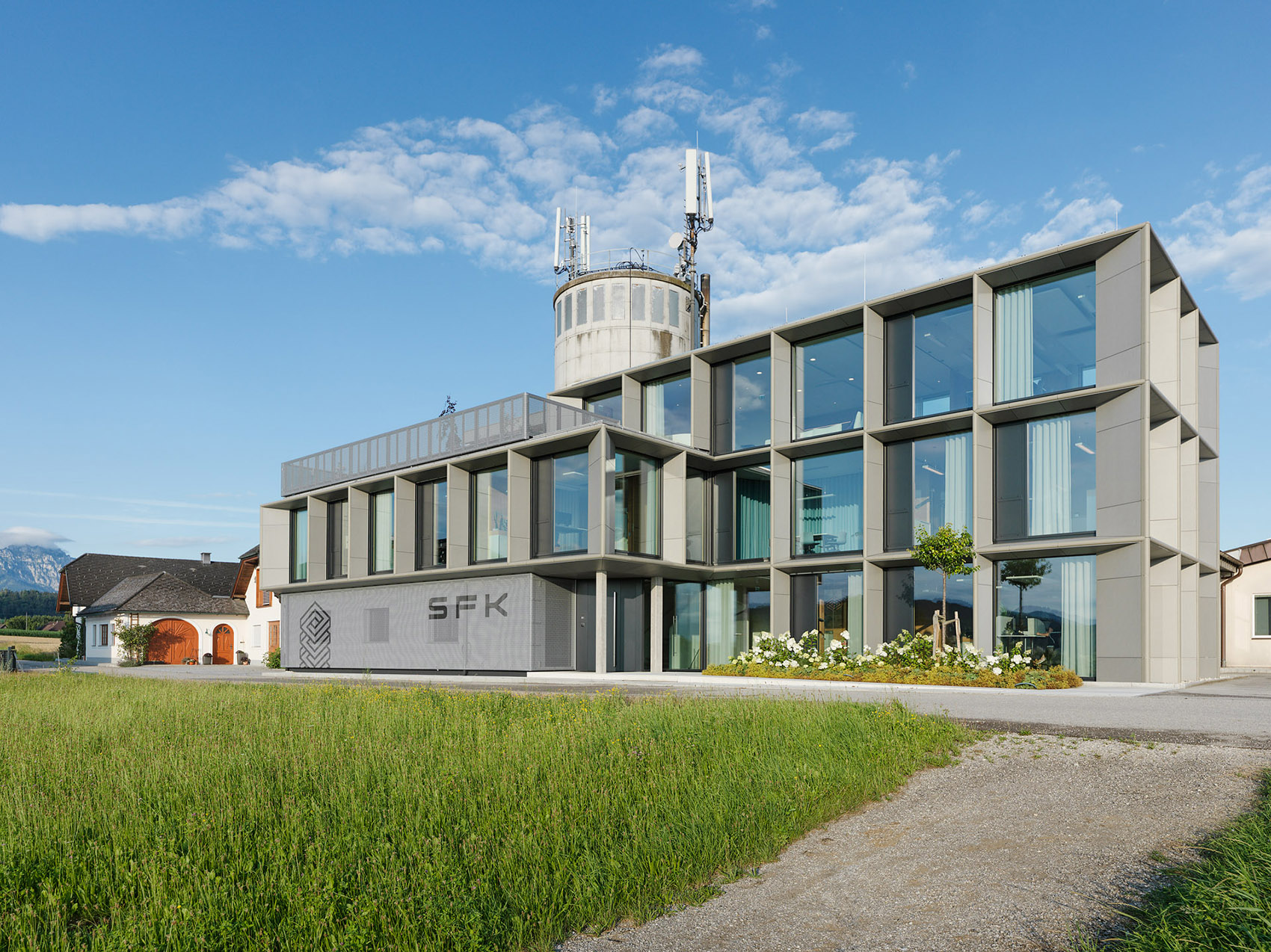 OFFICE SFK by heri&salli - 谷德设计网