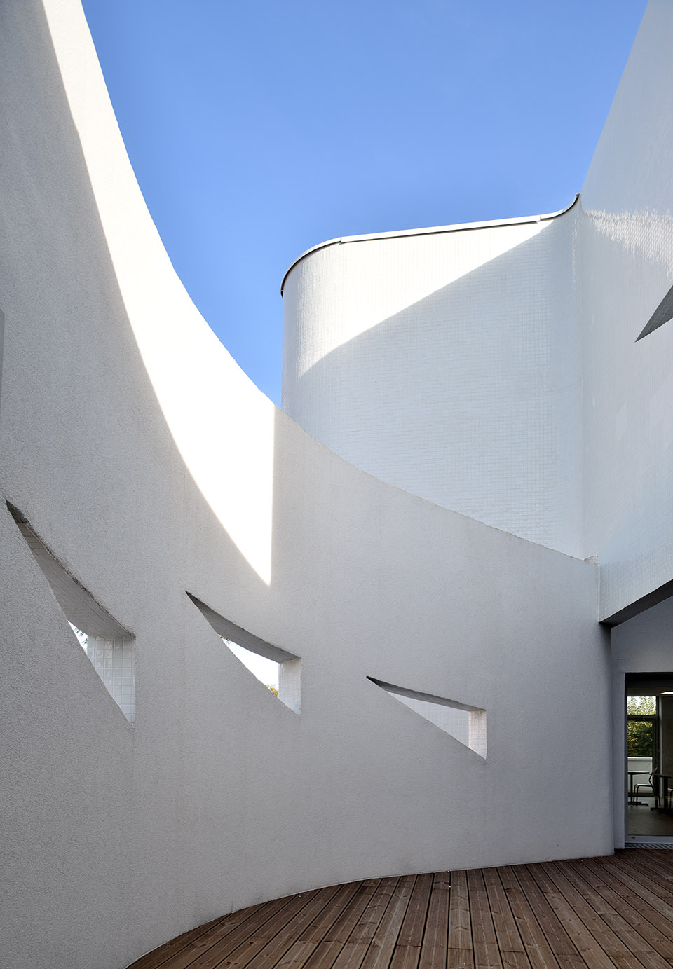 The College Chabroux by Jean Pierre Lott Architecte - 谷德设计网