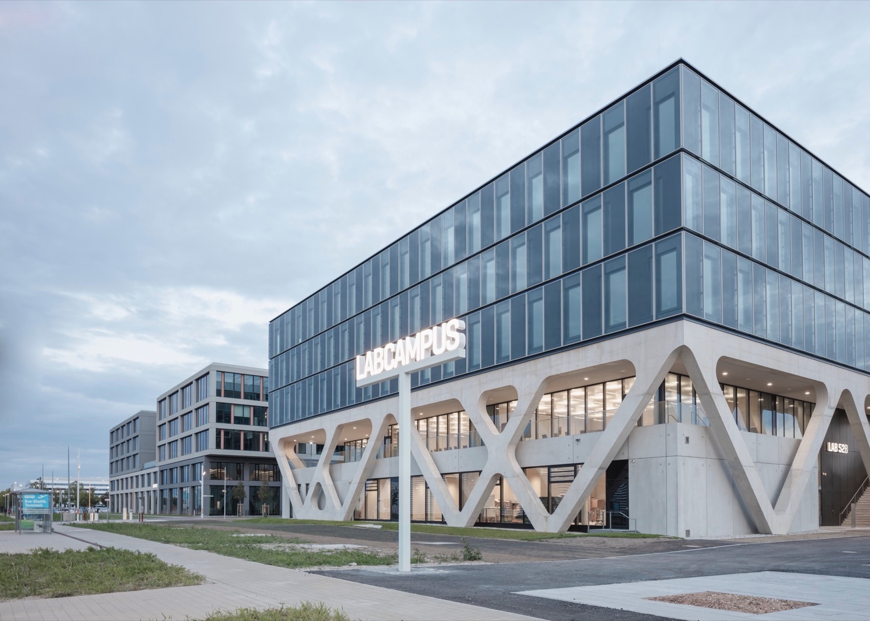 LAB 52 AirportAcademy, LabCampus, Munich Airport by Auer Weber - 谷德设计网