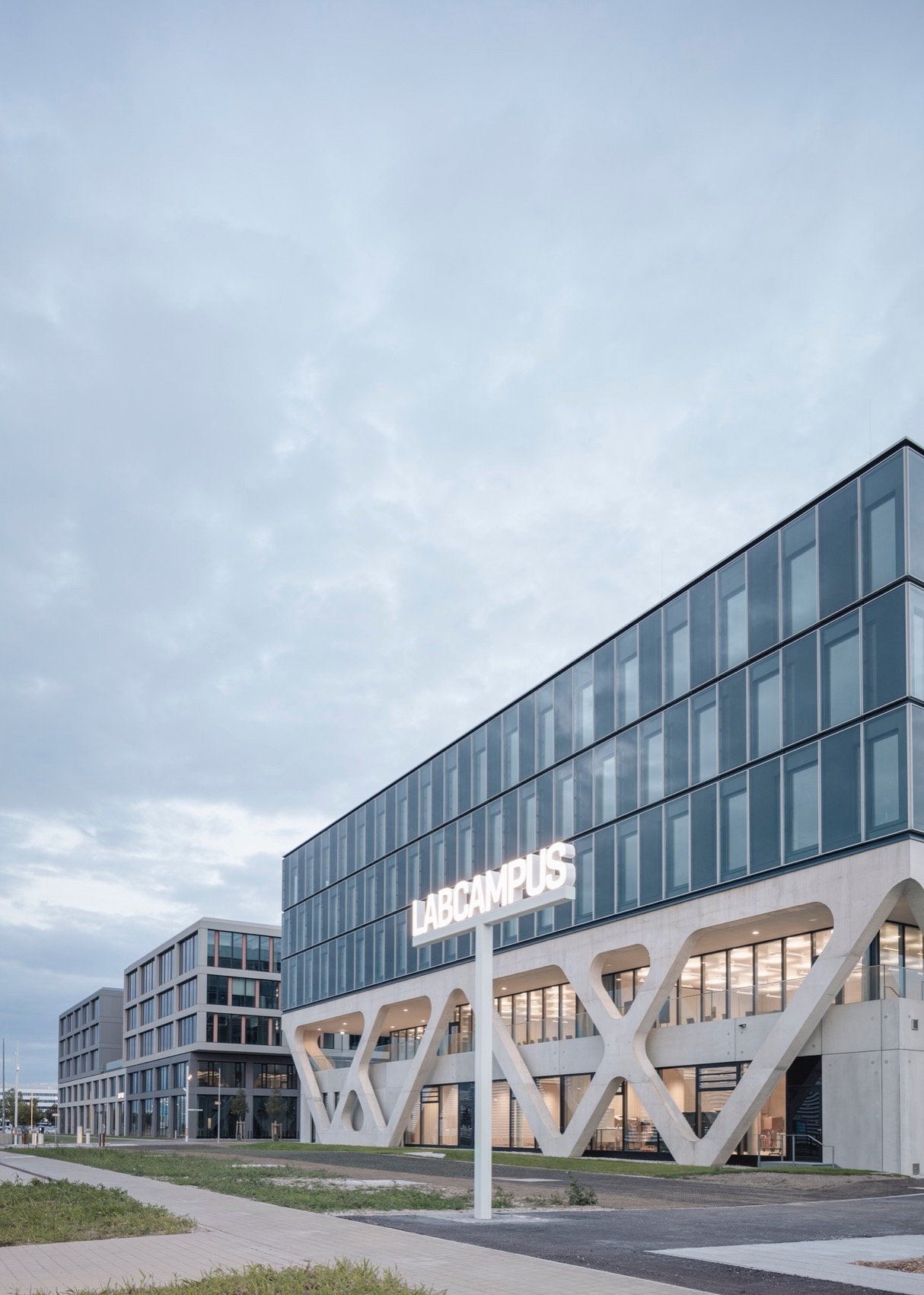 LAB 52 AirportAcademy, LabCampus, Munich Airport by Auer Weber - 谷德设计网