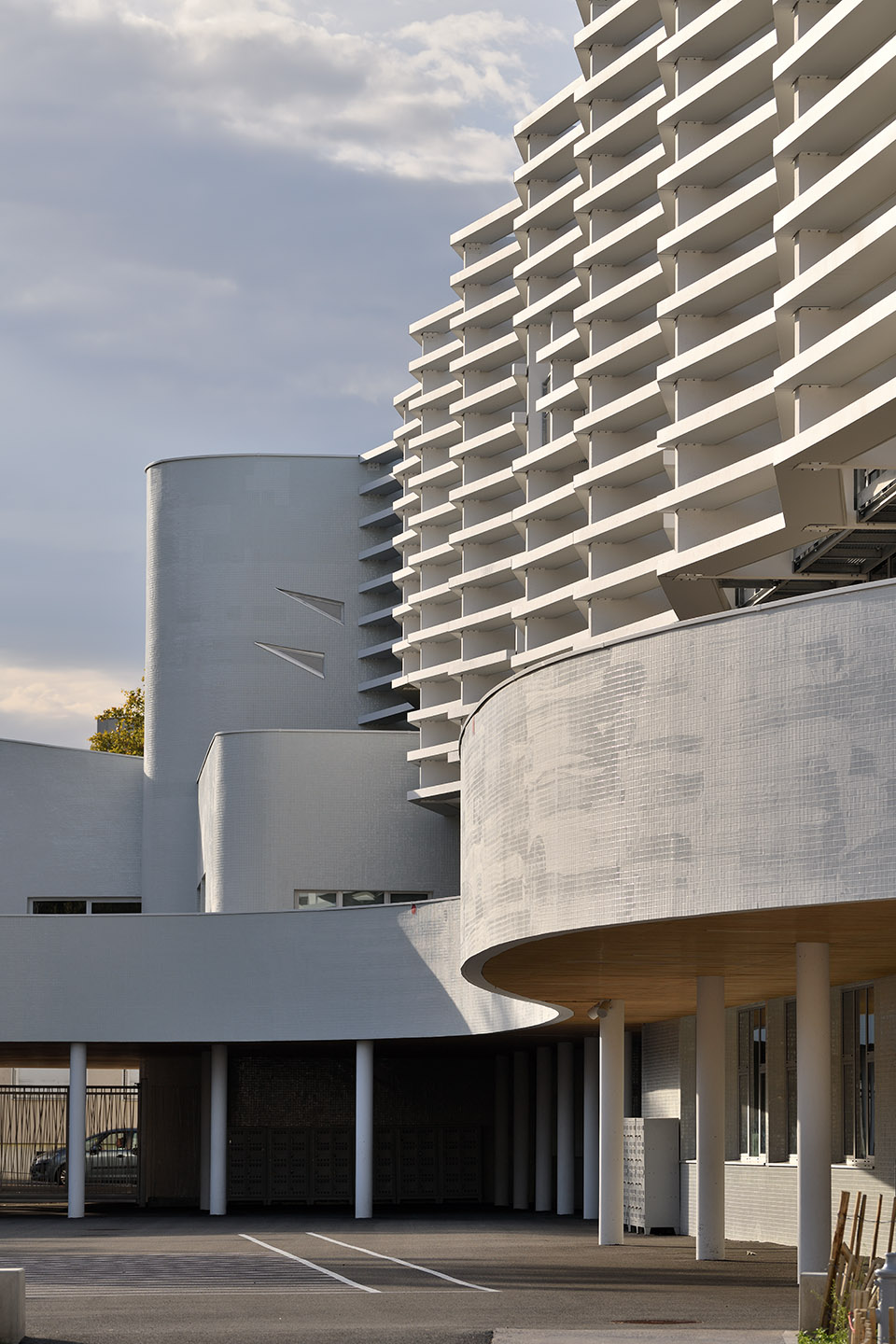 The College Chabroux by Jean Pierre Lott Architecte - 谷德设计网