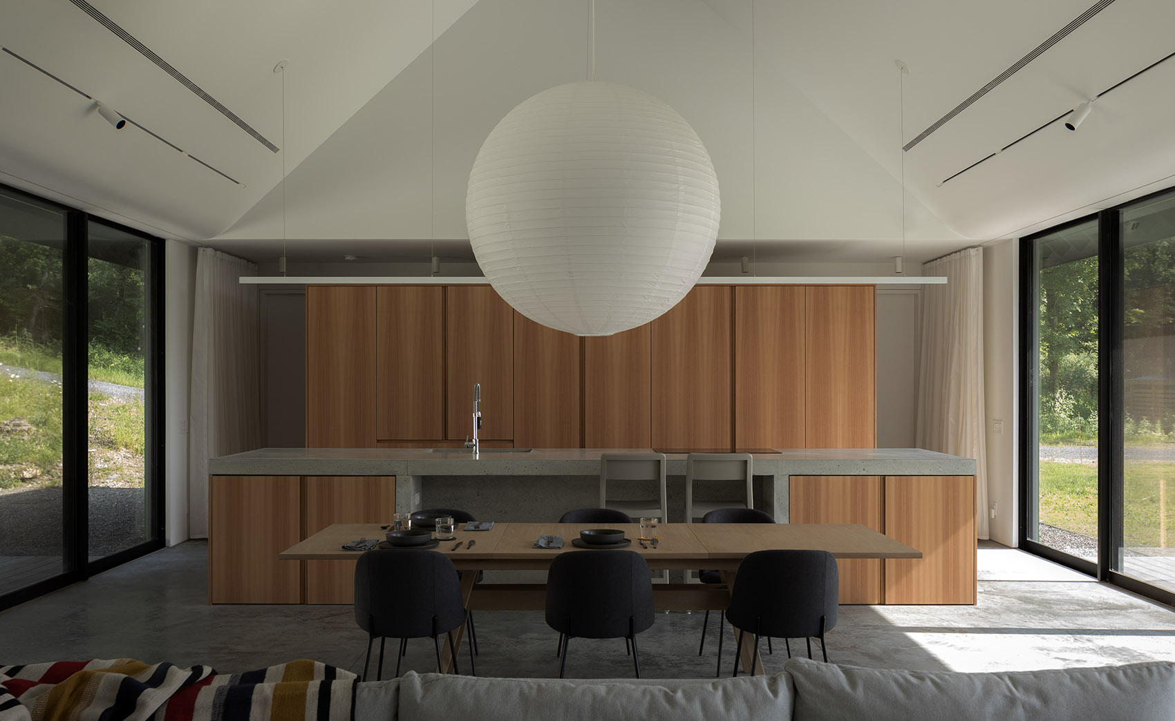 House in a Meadow by Group Projects Architecture - 谷德设计网
