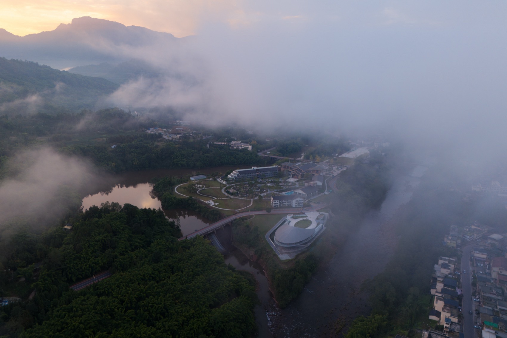 Zhou gong Mountain Nans hui ge Hot Spring Hotel Conference Center in Ya ...