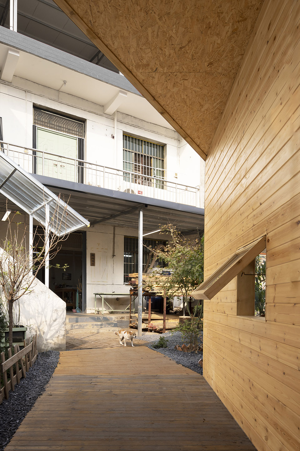 Earth Sign Cafe by Immediacy Design and Research Office - 谷德设计网