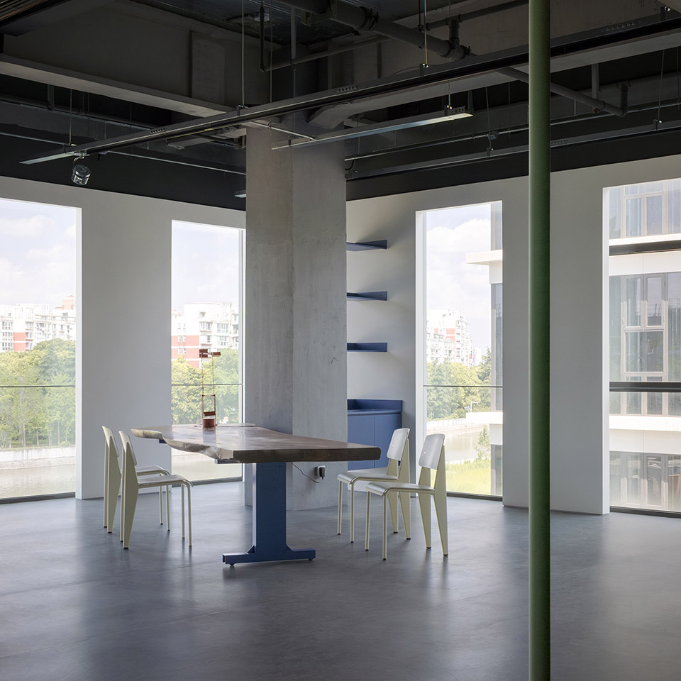 Travlin stand by atelier siyu - 谷德设计网