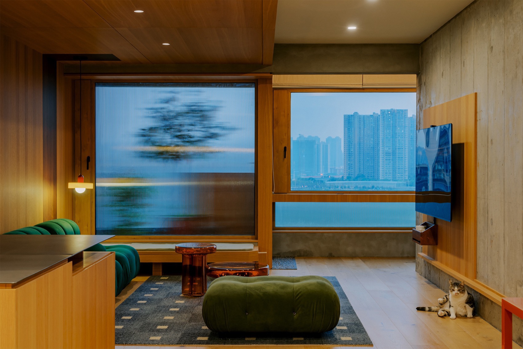 Distant “Mountain” Residence in the City by Edge Architects - 谷德设计网