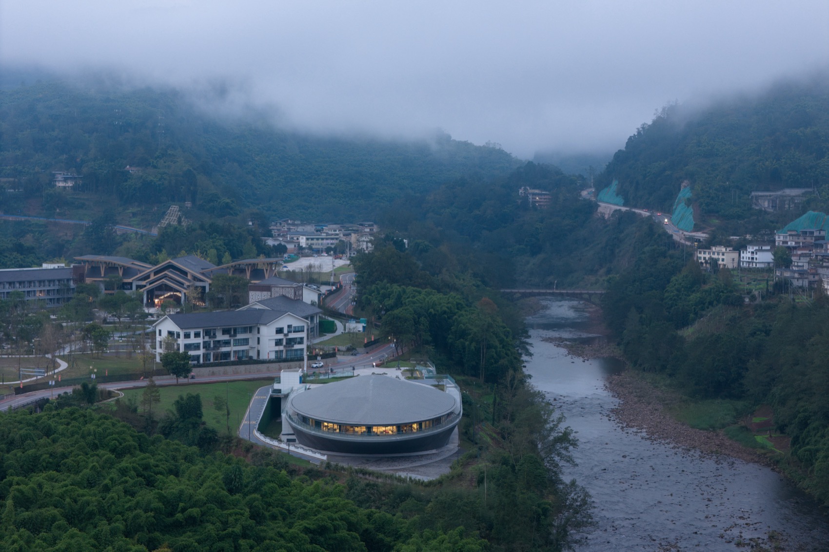 Zhou gong Mountain Nans hui ge Hot Spring Hotel Conference Center in Ya ...