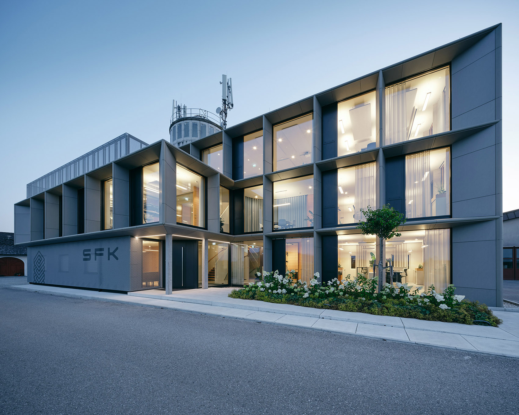 OFFICE SFK by heri&salli - 谷德设计网