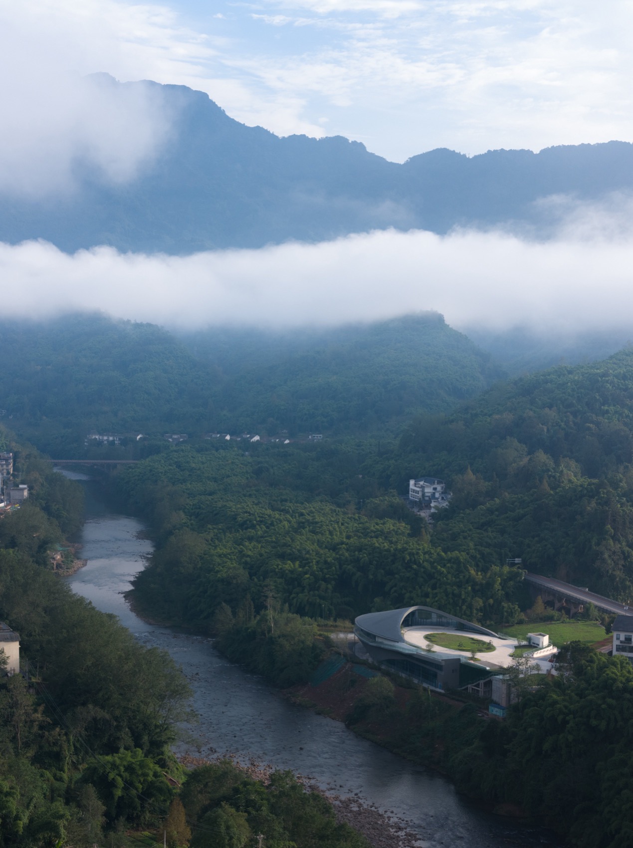 Zhou gong Mountain Nans hui ge Hot Spring Hotel Conference Center in Ya ...