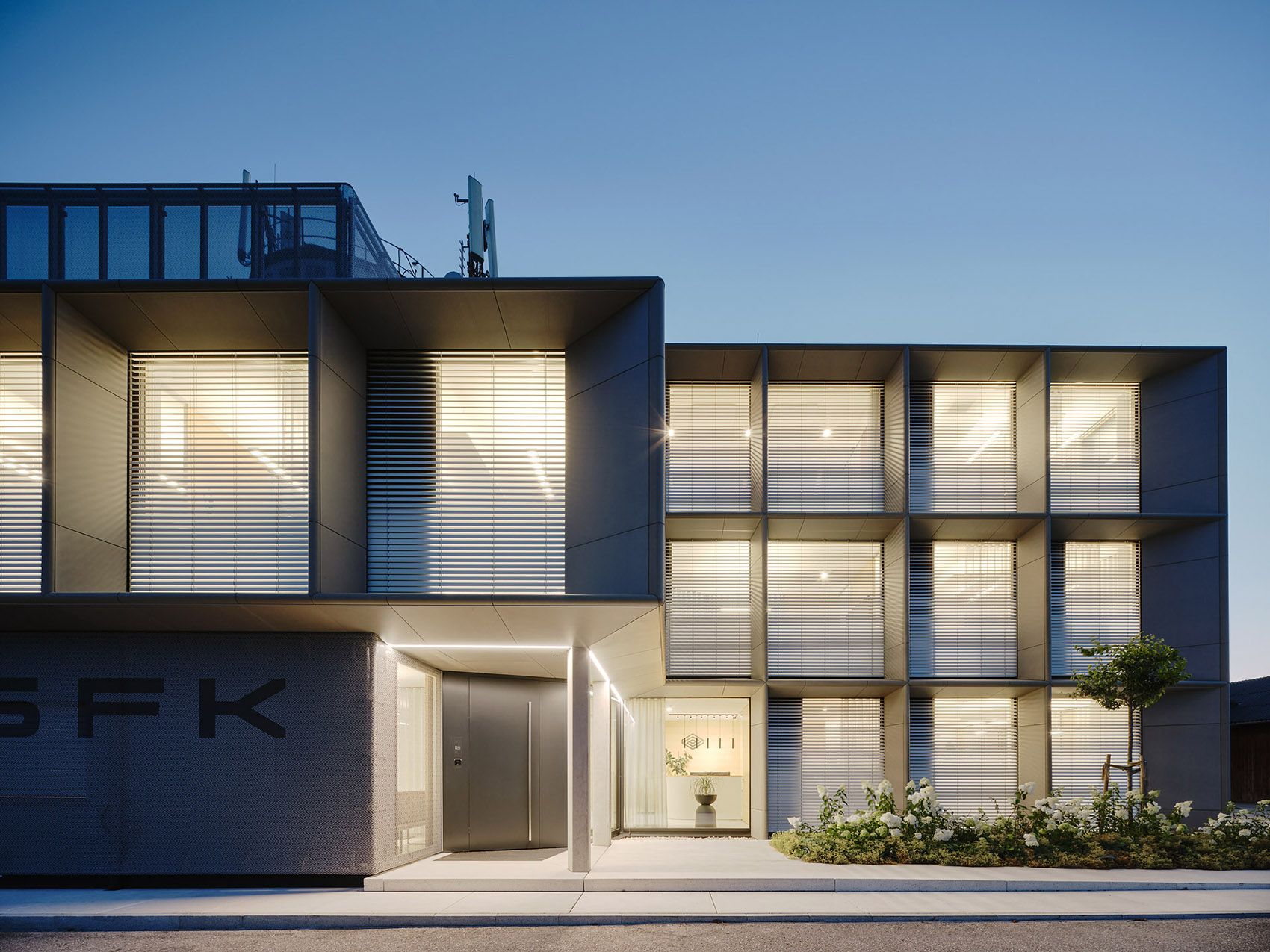 OFFICE SFK by heri&salli - 谷德设计网