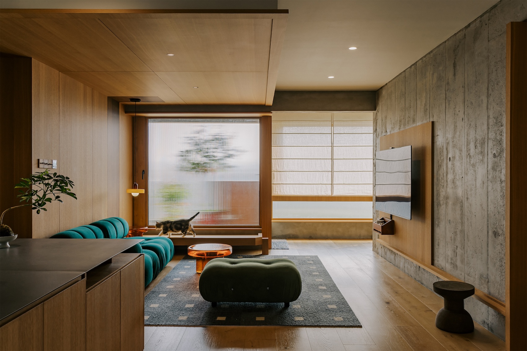 Distant “Mountain” Residence in the City by Edge Architects - 谷德设计网