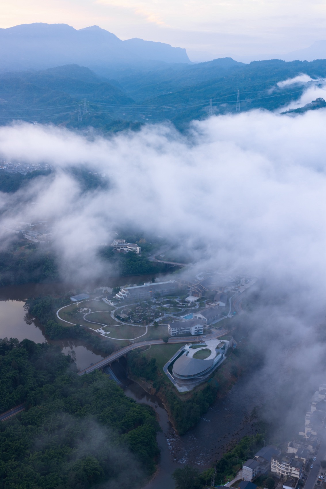 Zhou gong Mountain Nans hui ge Hot Spring Hotel Conference Center in Ya ...