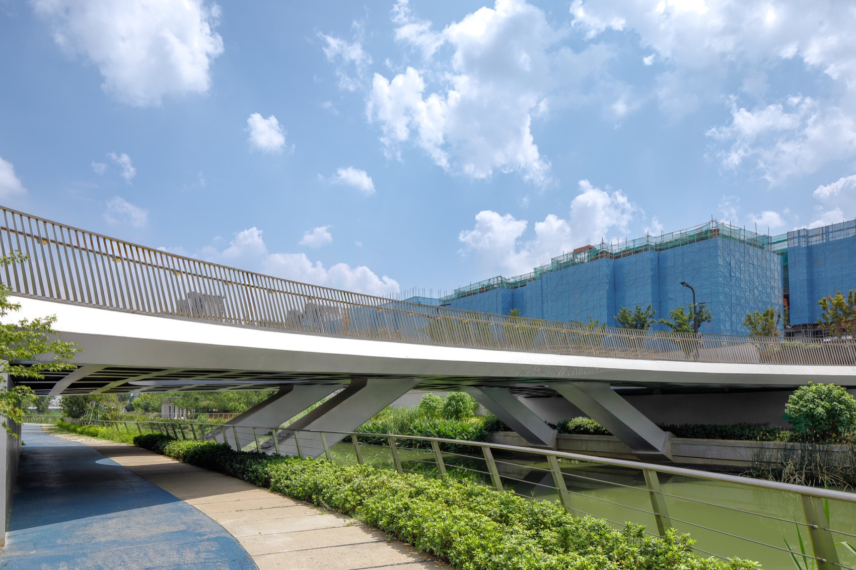 Pedestrian and vehicular bridges for Nanjing’s Nanbu New Town by NAN ...