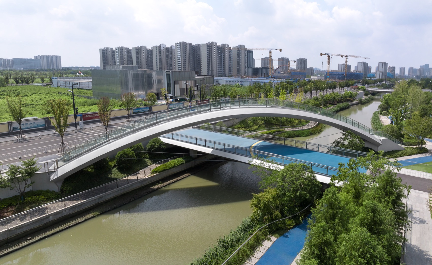 Pedestrian and vehicular bridges for Nanjing’s Nanbu New Town by NAN ...