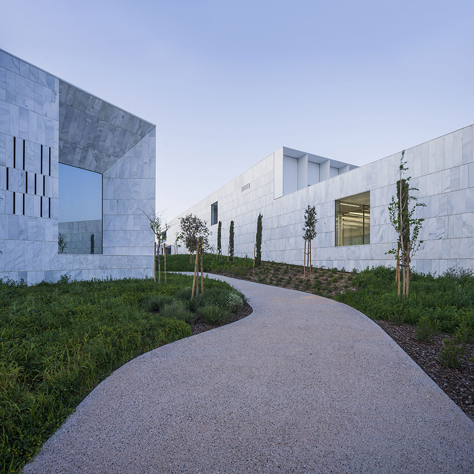 Headquarters and Auditorium for the University of Málaga by Alcolea ...