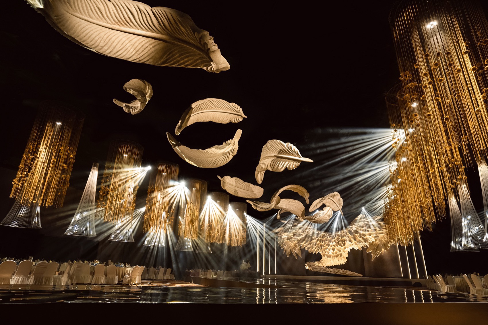 Feather Dancing by Destiny Wedding Planner - 谷德设计网