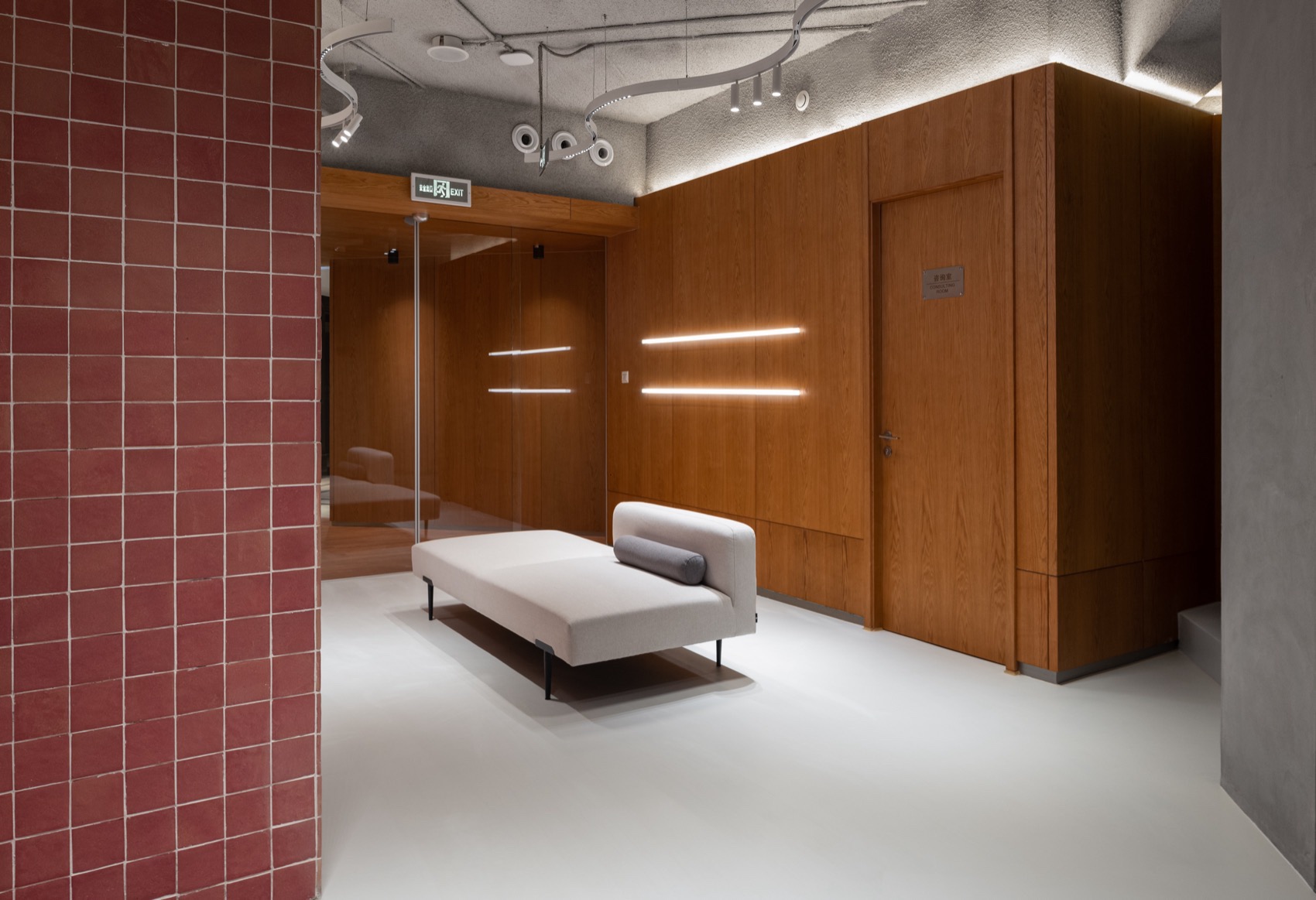 A Clinic by Studio Yo-U - 谷德设计网