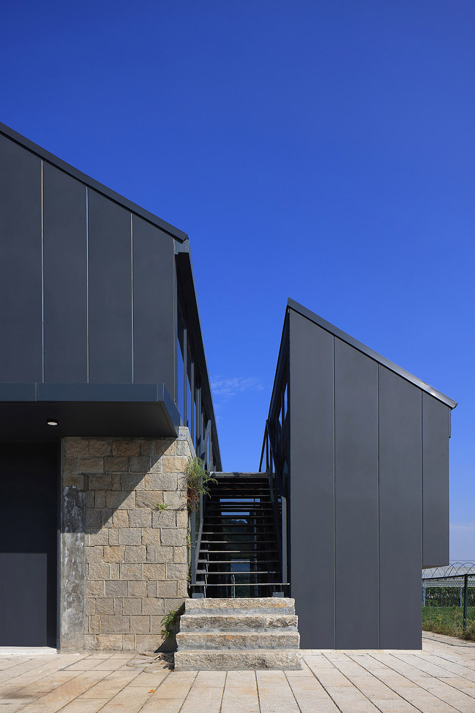 Renovation of Sanxiushan Zhiqing Houses by Yu Architects and SRCDC - 谷德设计网