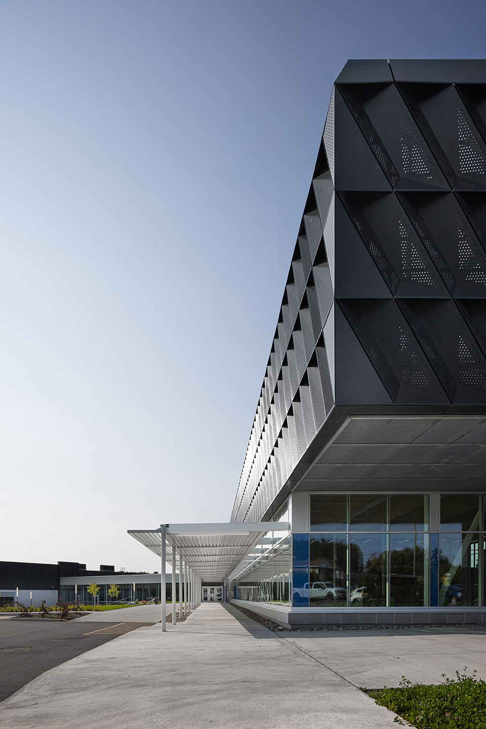 The Saint-Georges Multisport Complex by ABCP architecture - 谷德设计网