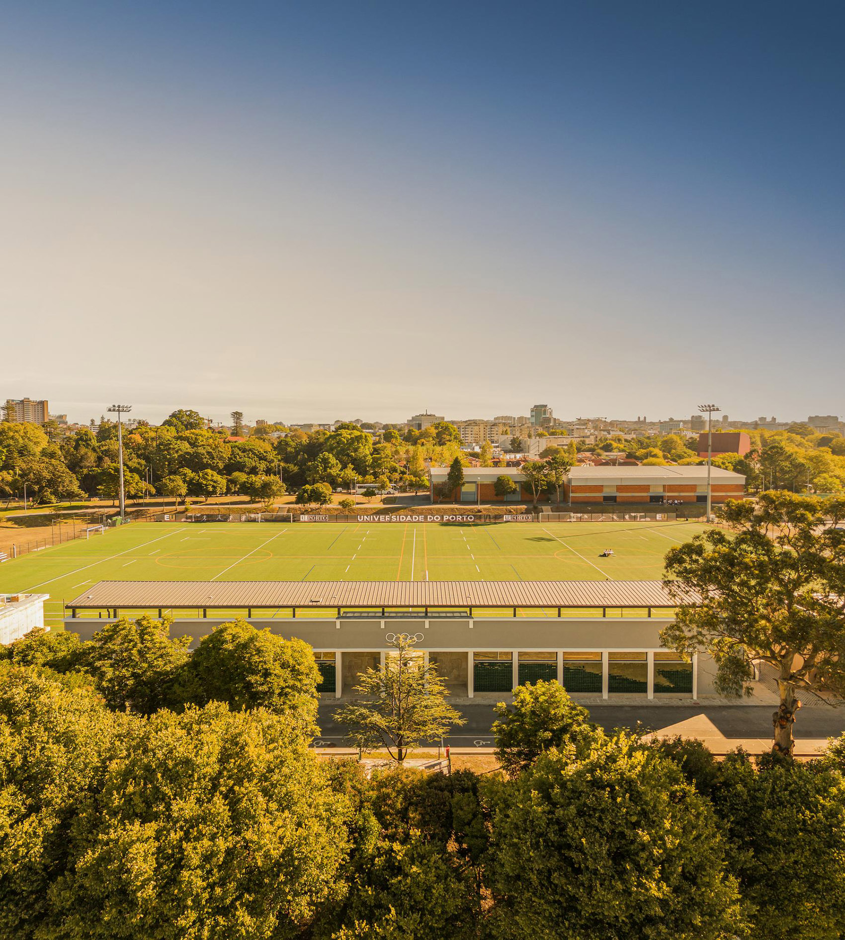 University Stadium of Porto by CREA architects - 谷德设计网