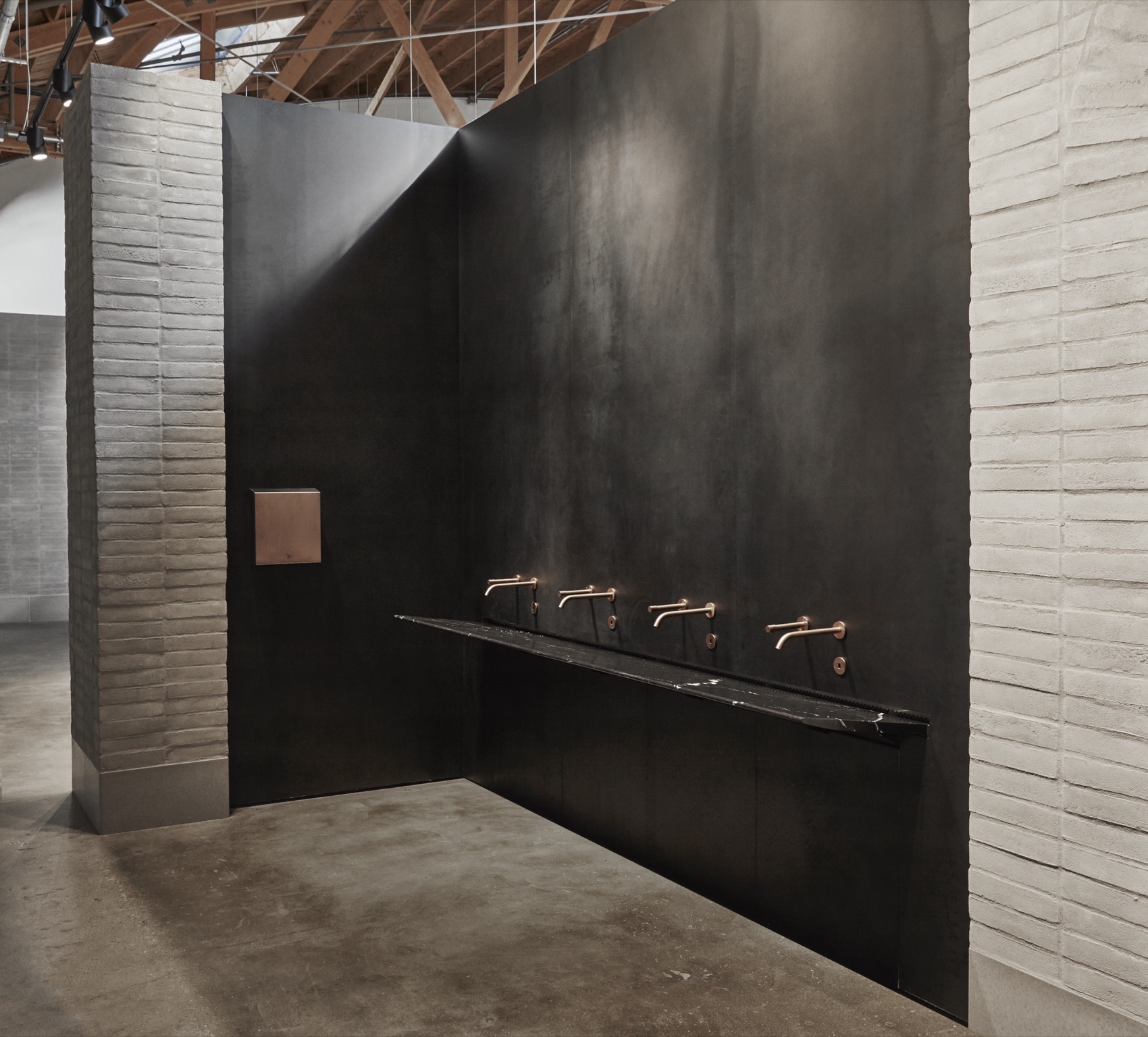 The Splash Lab LA Showroom by McLaren Excell - 谷德设计网