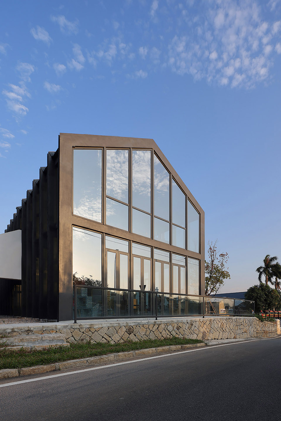 Renovation of Sanxiushan Zhiqing Houses by Yu Architects and SRCDC - 谷德设计网