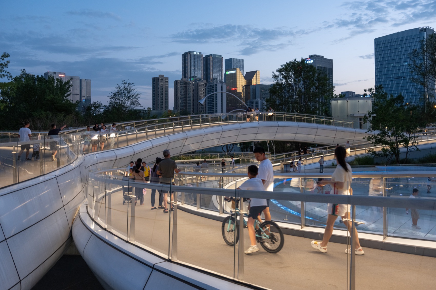 Chengdu Floating Park Bridge by China Southwest Architectural Design ...