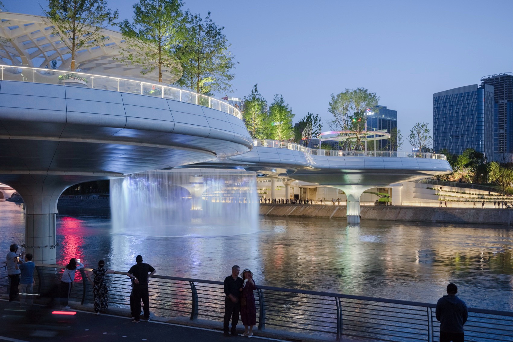 Chengdu Floating Park Bridge by China Southwest Architectural Design ...