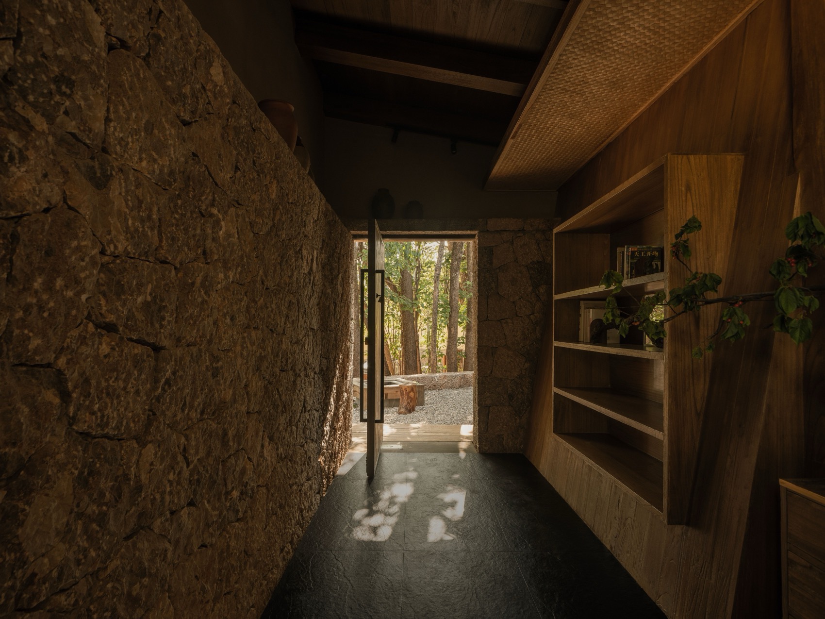The Deep Green Hostel by Utien Architecture - 谷德设计网