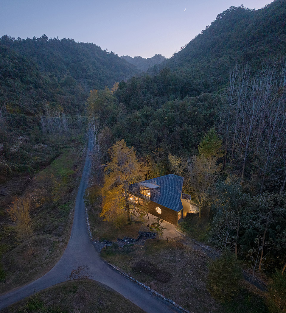 The Treehouse: Mask in the Forest by Moguang Studio - 谷德设计网