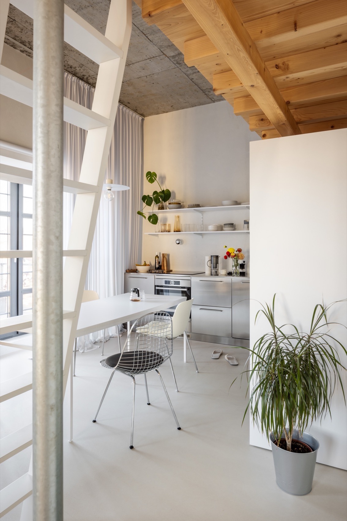 Pink Mill Apartment by Kilo/Honč - 谷德设计网