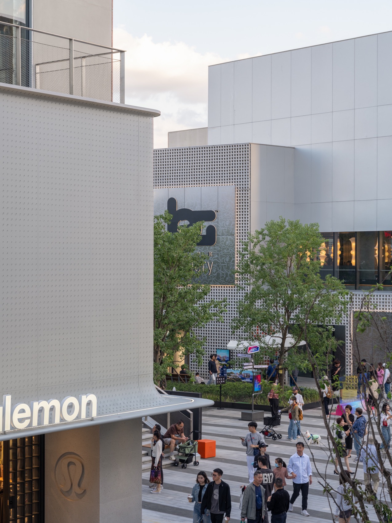 Gate M Dream Center West Bund (Northern Area) by Atelier Deshaus - 谷德设计网