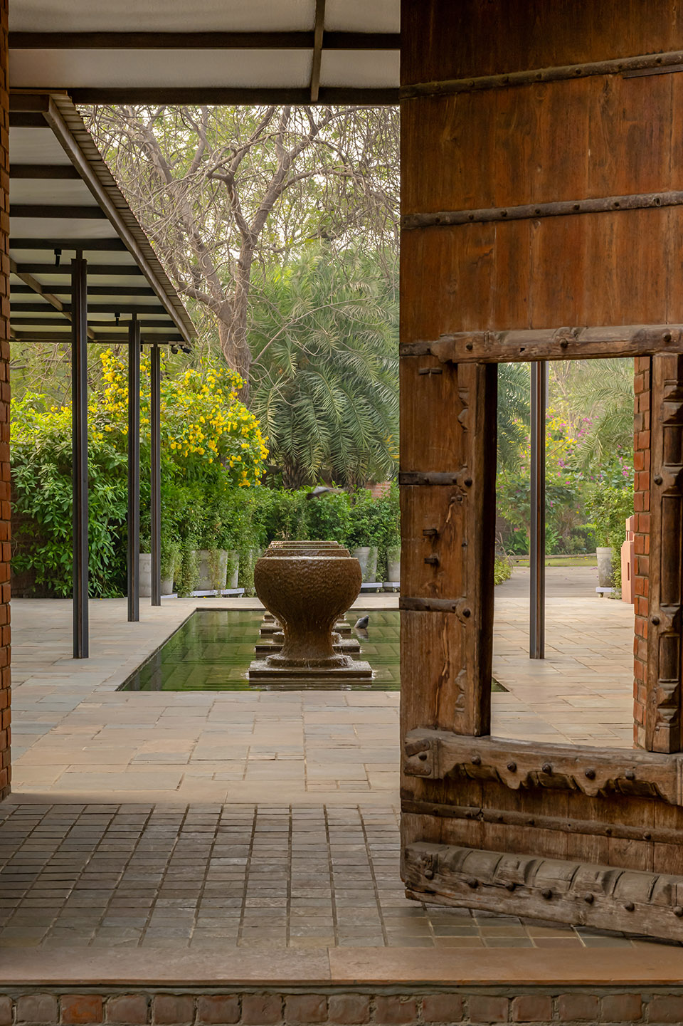 Under The Neem Tree restaurant by Hiren Patel Architects - 谷德设计网