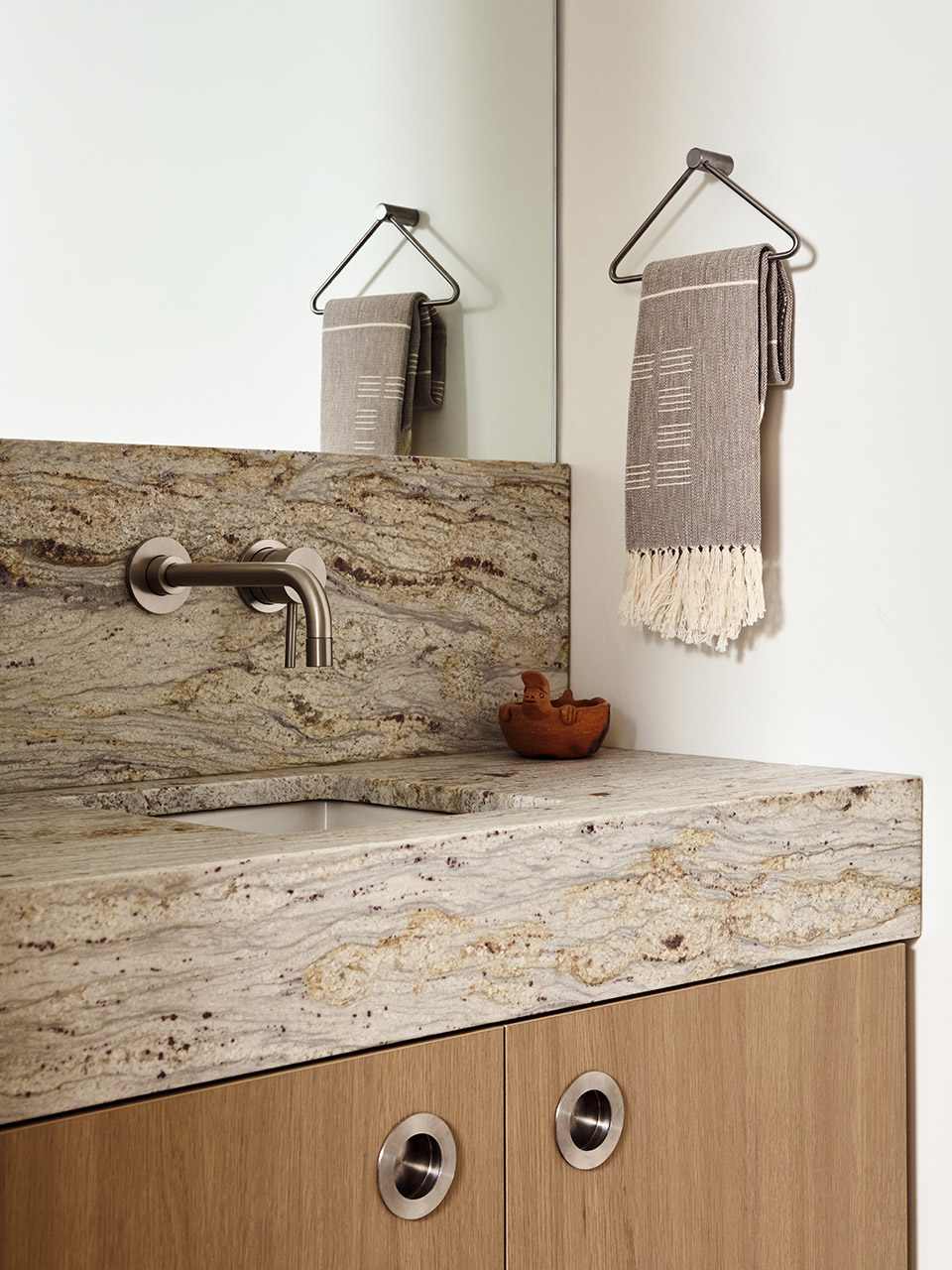 The Biblio House by Simone Ferkul Projects - 谷德设计网