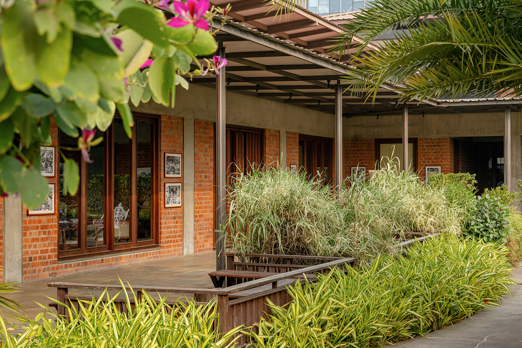 Under The Neem Tree restaurant by Hiren Patel Architects - 谷德设计网