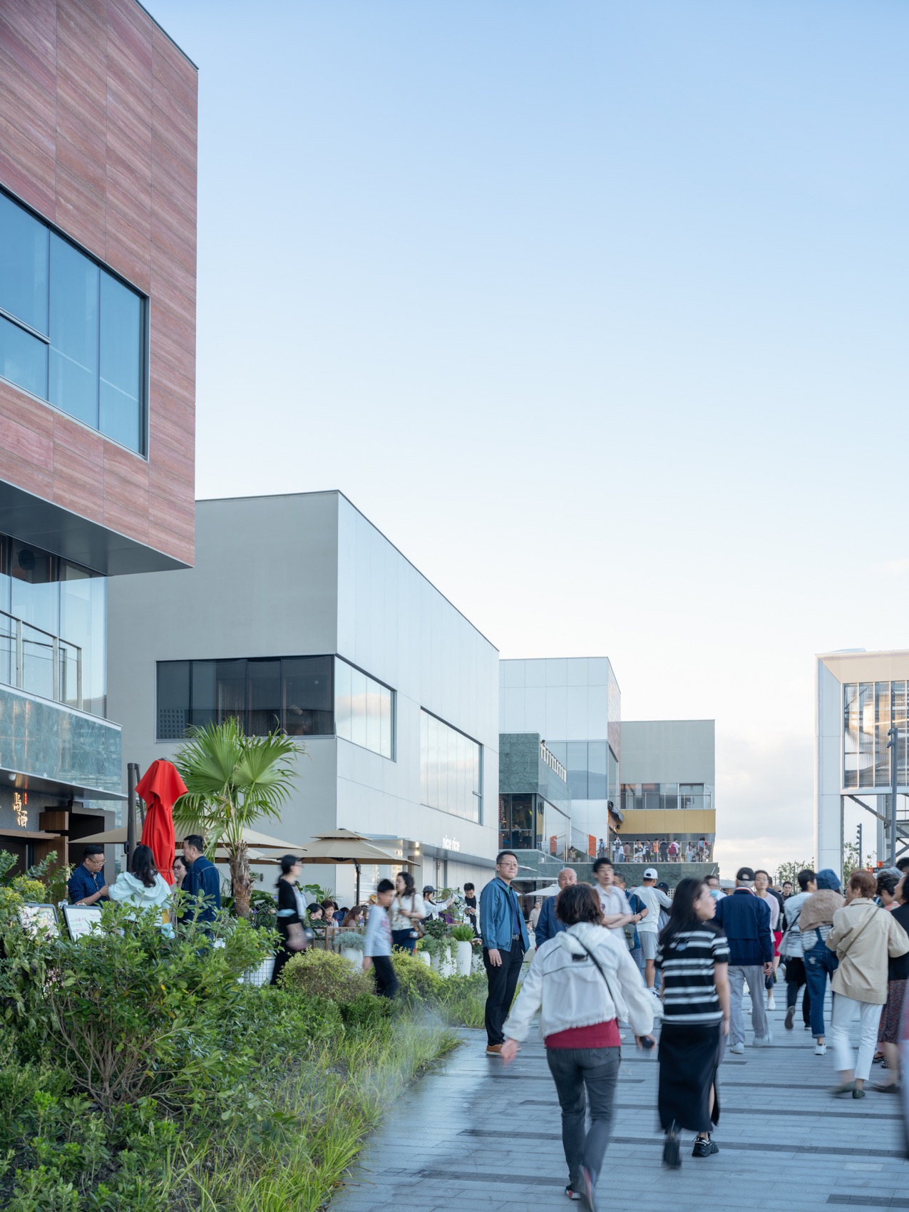 Gate M Dream Center West Bund (Northern Area) by Atelier Deshaus - 谷德设计网