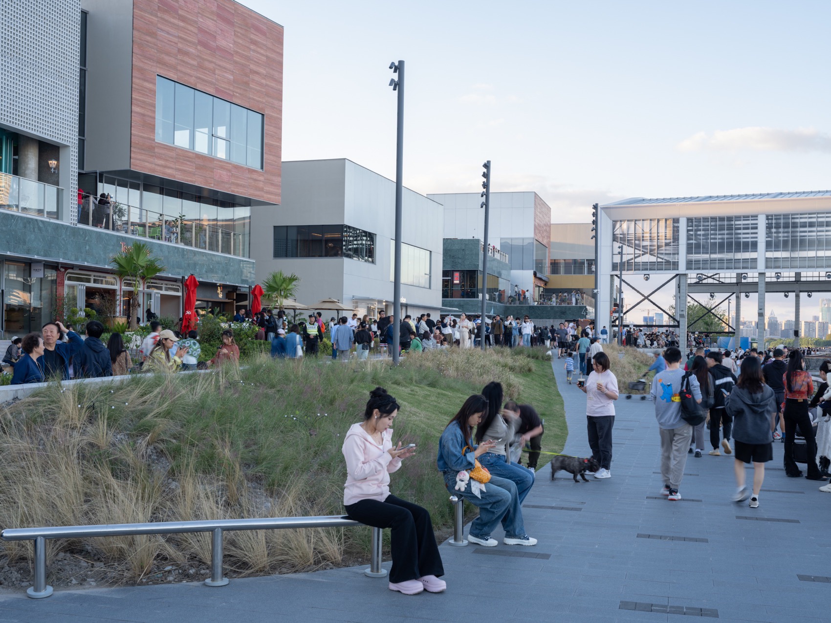 Gate M Dream Center West Bund (Northern Area) by Atelier Deshaus - 谷德设计网