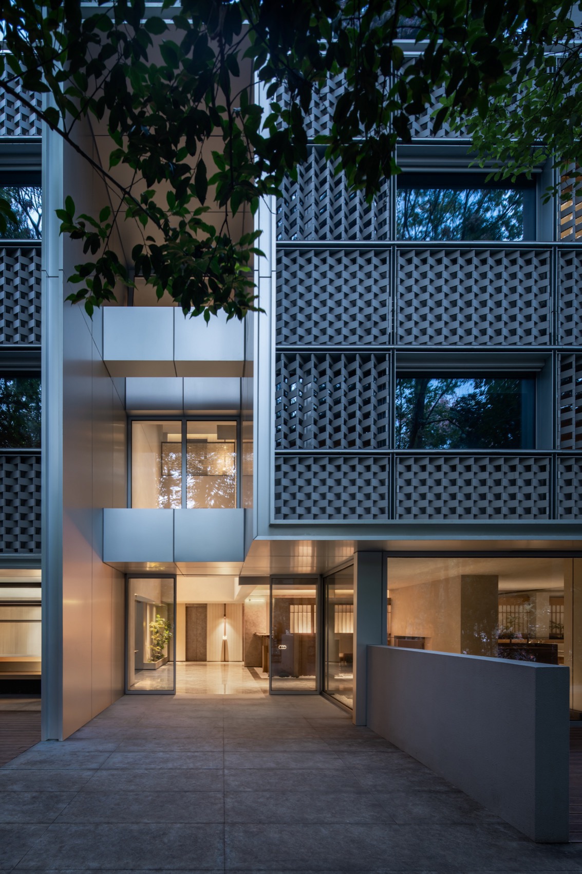 Jinshang OCC Restaurant at The Nanjing Drum Tower by BUZZ Büro Ziyu ...