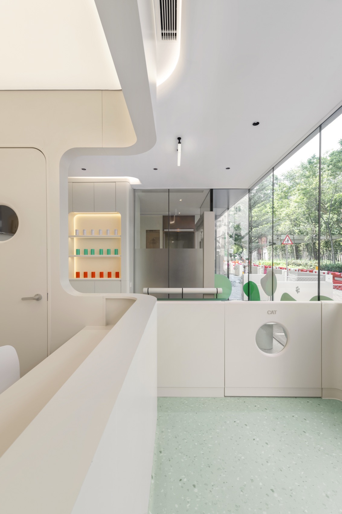 Hong Kong SAA Veterinary Centre by Karv One Design - 谷德设计网