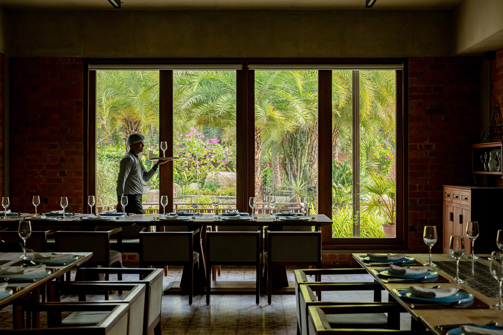 Under The Neem Tree restaurant by Hiren Patel Architects - 谷德设计网