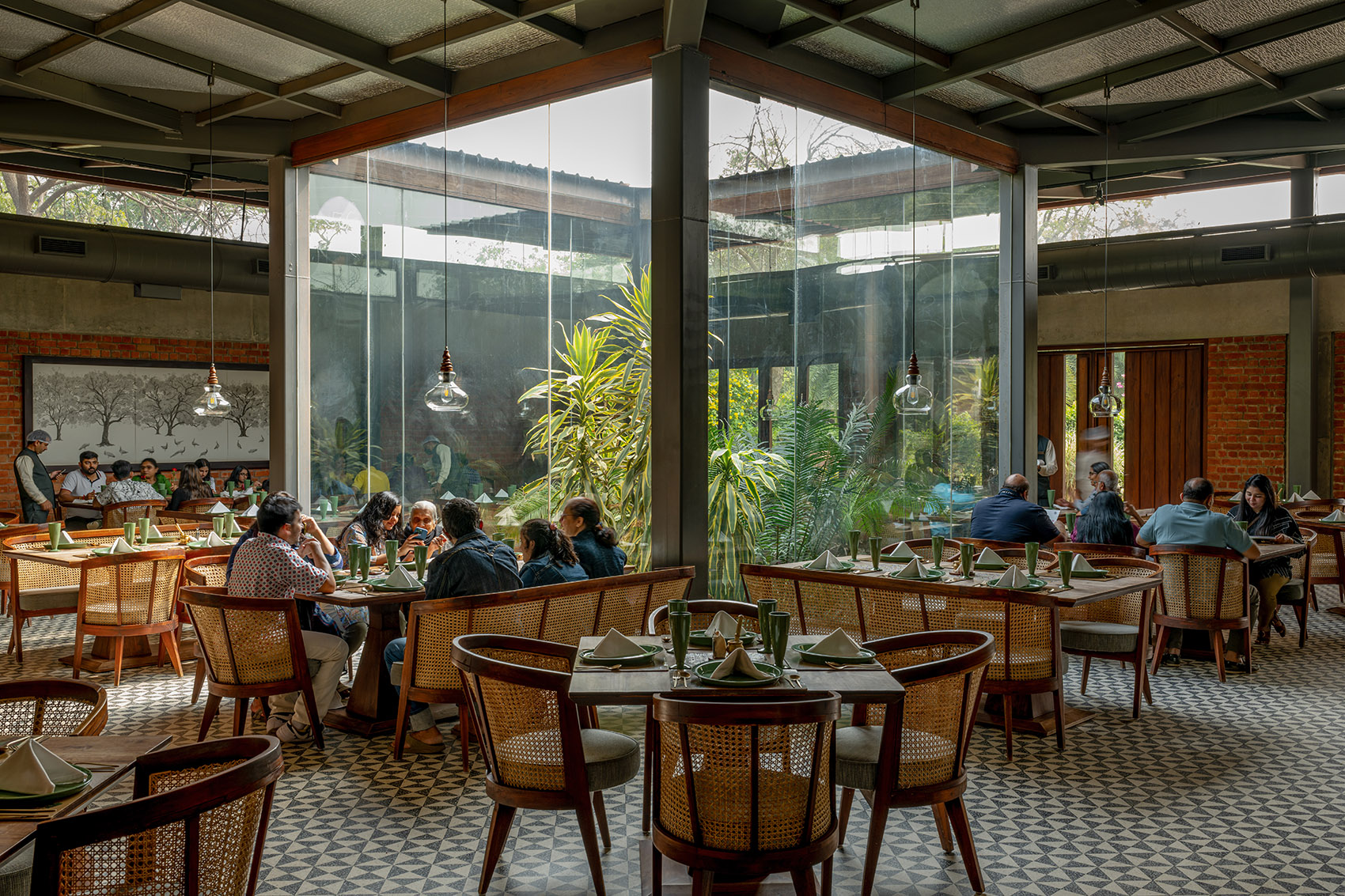 Under The Neem Tree restaurant by Hiren Patel Architects - 谷德设计网