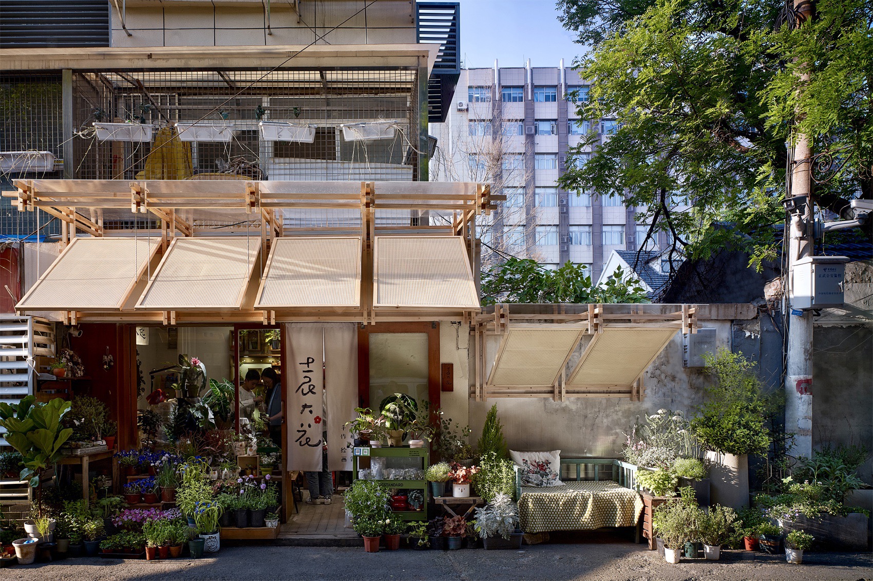 Li Eaves – The storefront renewral design for a flower and plants shop ...